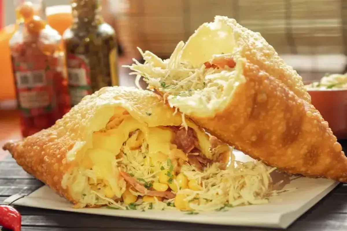 Como Fazer um Pastel de Frango Perfeito: Uma Receita Deliciosa e Fácil ...